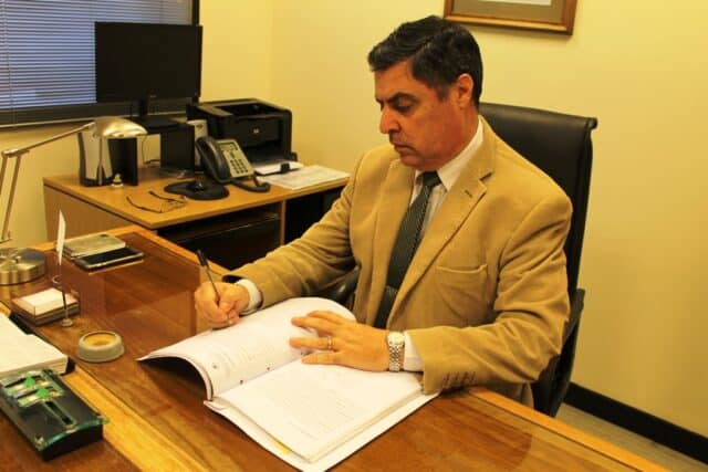 INCREIBLE: Un hombre persiguió a otro con un cuchillo hasta la ...